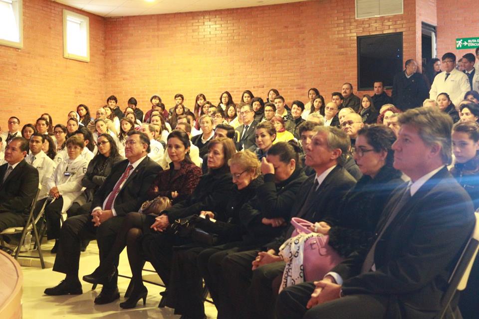 Universidad Latina de Mexico - EMOTIVO HOMENAJE AL DR. RAFAEL LEMUS M.L.