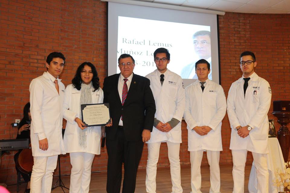 Universidad Latina de Mexico - EMOTIVO HOMENAJE AL DR. RAFAEL LEMUS M.L.