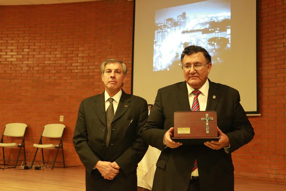 Universidad Latina de Mexico - EMOTIVO HOMENAJE AL DR. RAFAEL LEMUS M.L.