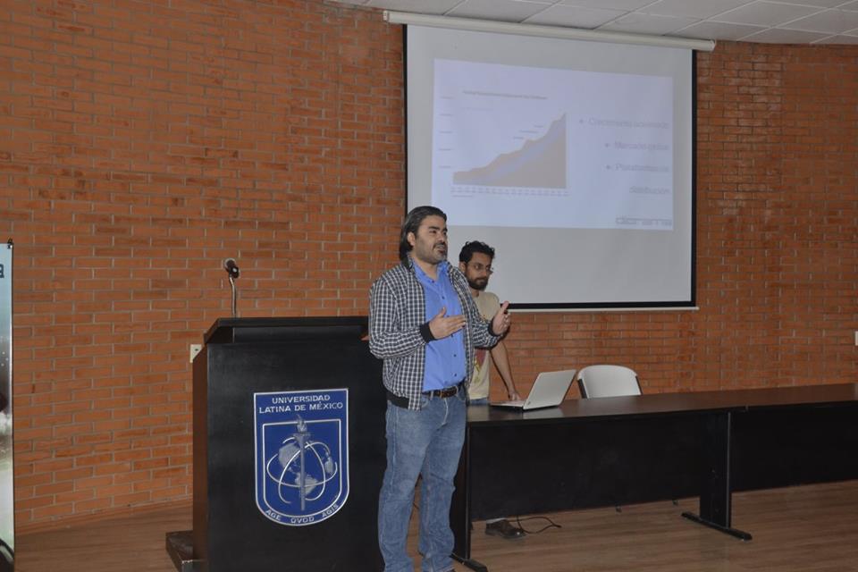 Universidad Latina de Mexico - STAR CRASH DIORAMA INTERACTIVO