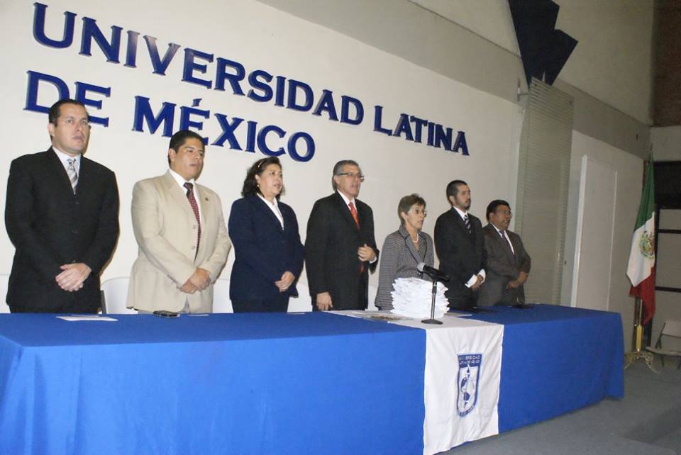Universidad Latina de Mexico - IMPOSICIÓN DE BATAS 2015