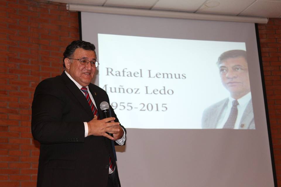 Universidad Latina de Mexico - EMOTIVO HOMENAJE AL DR. RAFAEL LEMUS M.L.