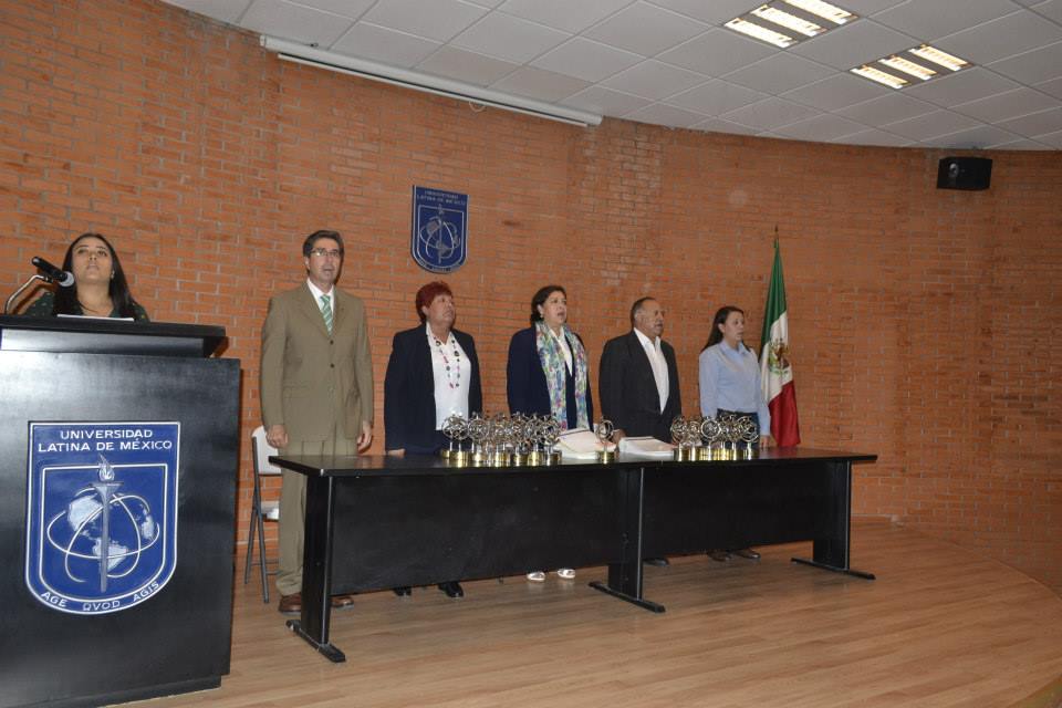 Universidad Latina de Mexico - ENTREGAN ANTORCHAS Y ÓRBITAS